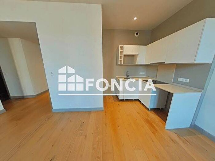 Appartement à louer - Centre Ville-Mejan-La Cité, Arles - 3 pièces - 2 chambres