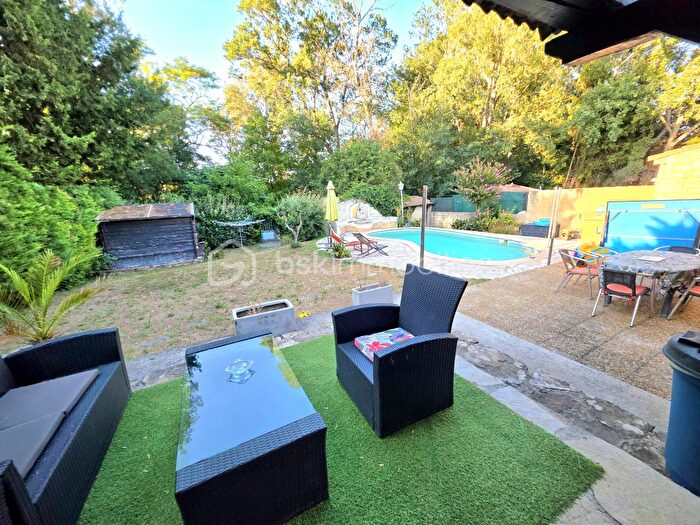 Maison 9 pièces à Bagnols-sur-Cèze, Berret, Euze, à vendre