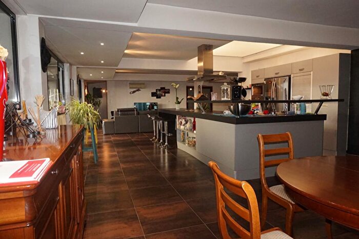 Appartement à vendre - Le Chambon-Feugerolles, Centre-ville, Gare - 6 pièces - 4 chambres