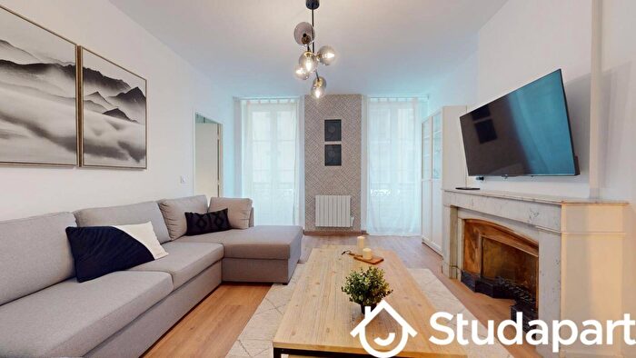 Appartement à louer - Ainay, Lyon ème arrondissement - 1 pièce - 2 chambres