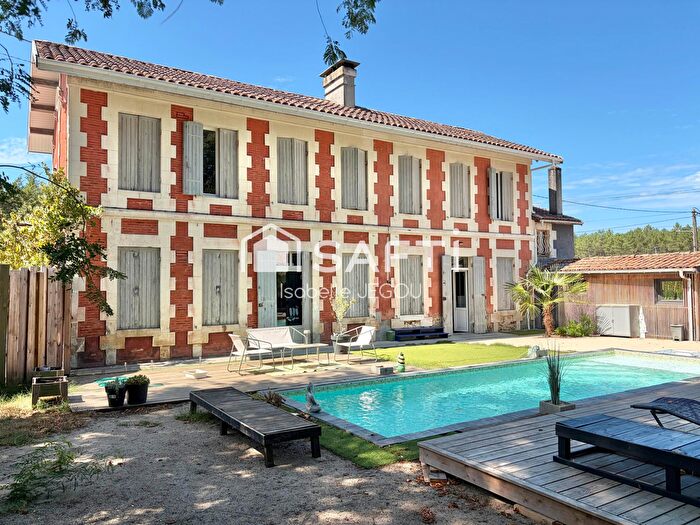 Salles - Maison 8 pièces à vendre