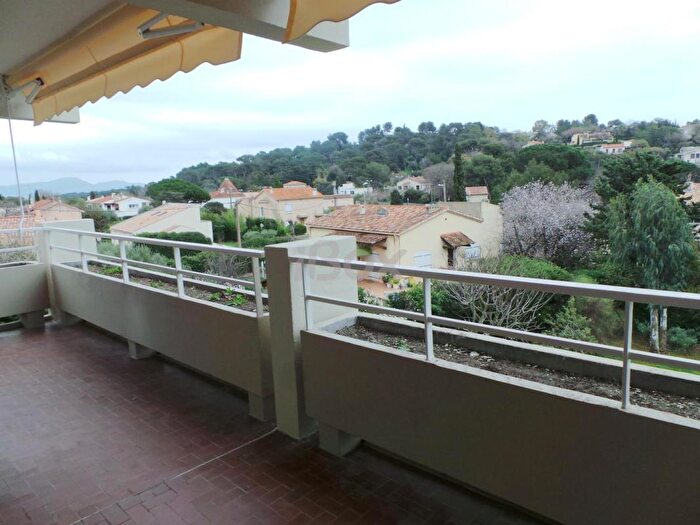 Appartement à louer - Toulon, Le Cap Brun, Le Petit Bois - 3 pièces - 2 chambres