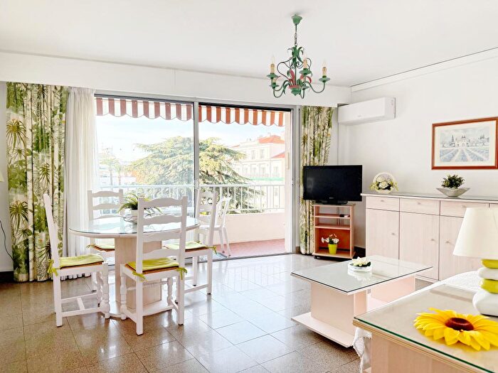 Appartement à vendre - Cannes, Centre-ville - 2 pièces - 1 chambre