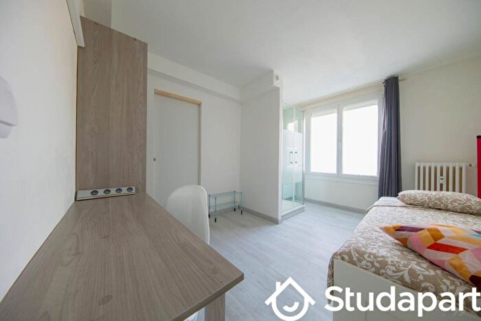 Appartement à louer - Laon Zola-Neufchâtel-Orgeval, Reims - 1 pièce - 2 chambres