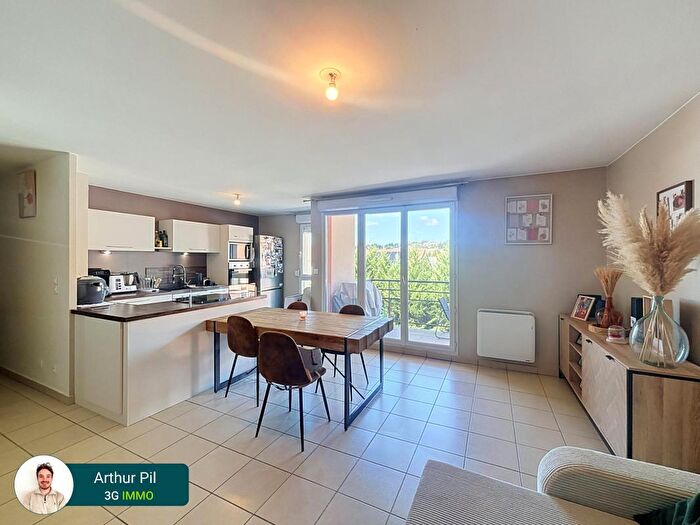 Saint-Clair-de-la-Tour : Appartement 3 pièces à vendre