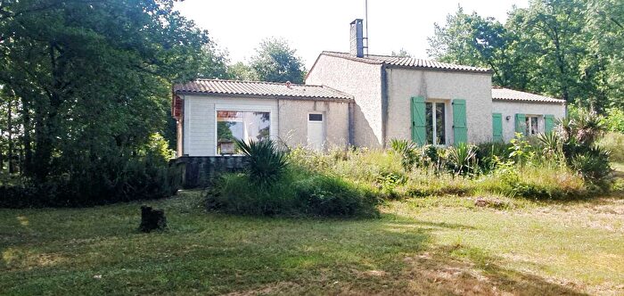 Maison à vendre - V uil-et-Giget, Voeuil-et-Giget - 5 pièces - 3 chambres