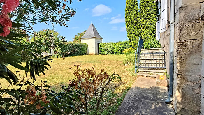 Maison 10 pièces à vendre à Mombrier