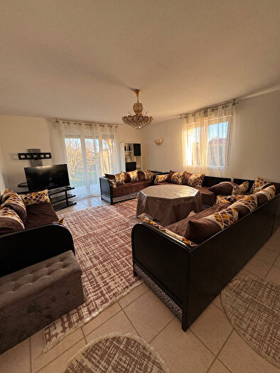 Maison à vendre - Mézériat - 5 pièces - 4 chambres
