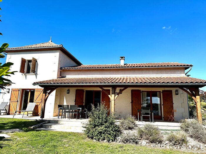 Maison à vendre - Aubeterre-sur-Dronne - 10 pièces - 6 chambres