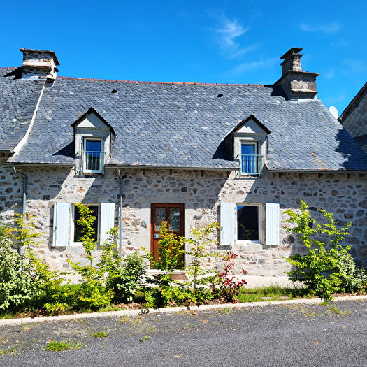 Riom-ès-Montagnes : Maison 7 pièces à vendre