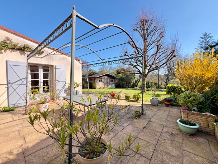 Maison à vendre - Montfaucon-Montigné - 7 pièces - 5 chambres