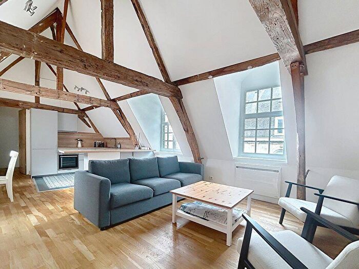 Appartement à louer - Vieux Lille - 3 pièces - 2 chambres