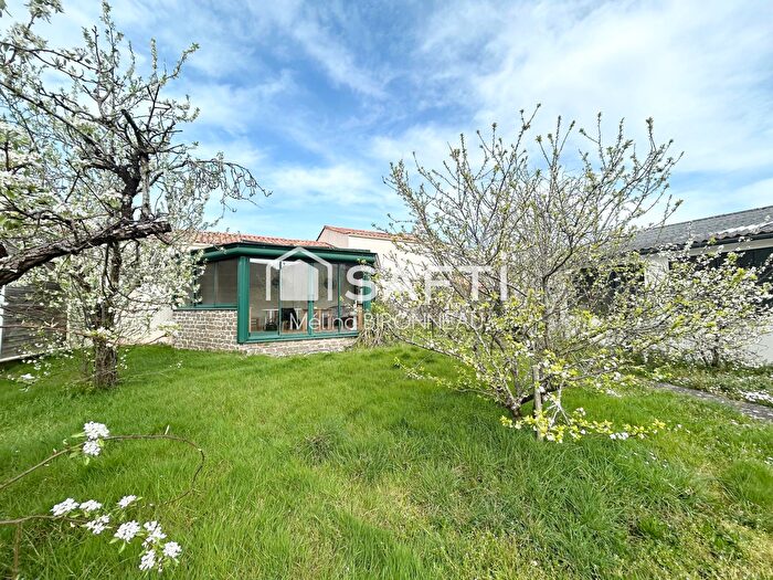 Maison à vendre - Avrillé - 6 pièces - 3 chambres