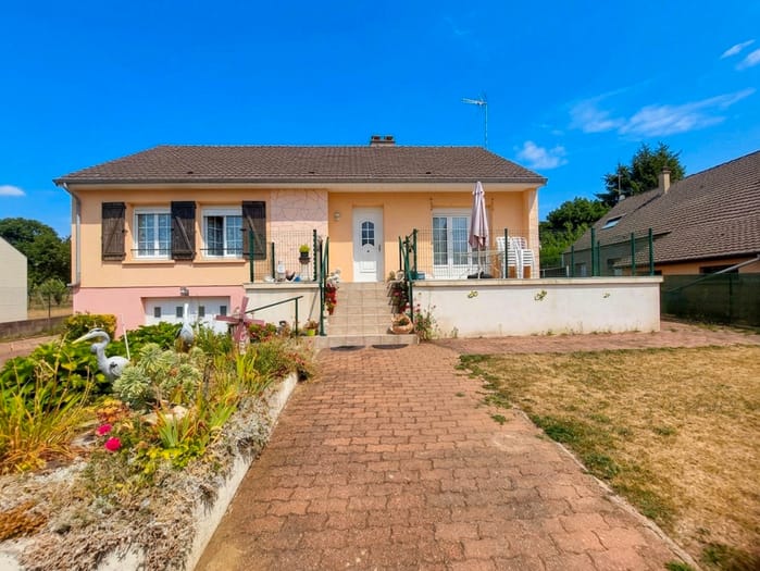 Maison 4 pièces à Ciral, à vendre