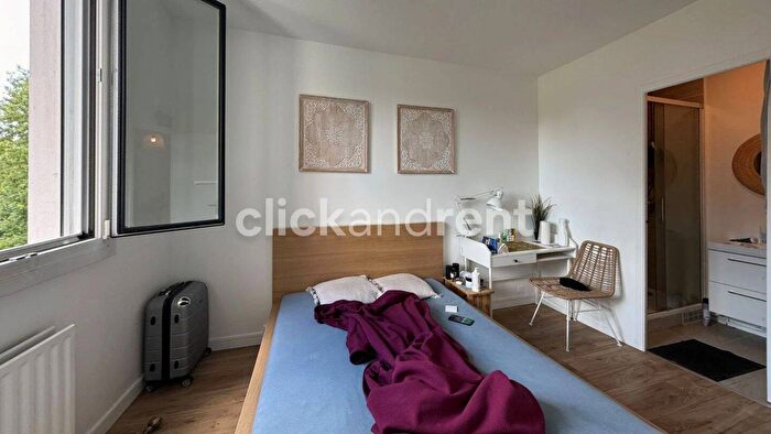 Appartement à louer - Pvé Neuf-Mont dEst, Noisy-le-Grand - 5 pièces - 4 chambres