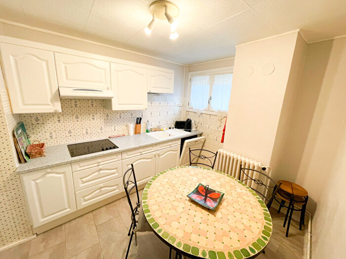 Appartement à vendre - Bagnères-de-Luchon - 3 pièces - 1 chambre