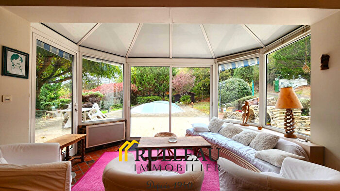 Maison à vendre - Saint-Romain-la-Virvée - 6 pièces - 3 chambres