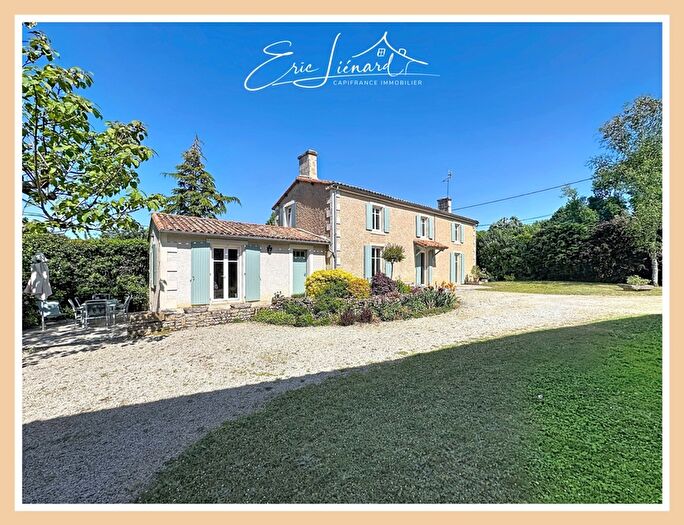 Maison 6 pièces à Saint-Martin-de-Saint-Maixent, à vendre