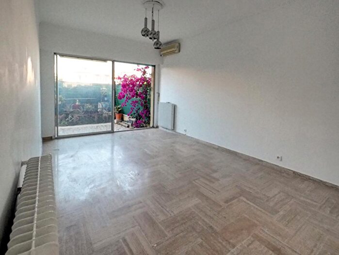 Cagnes-sur-Mer, La Gare, Les Plans, Hippodrome : Appartement 2 pièces à vendre
