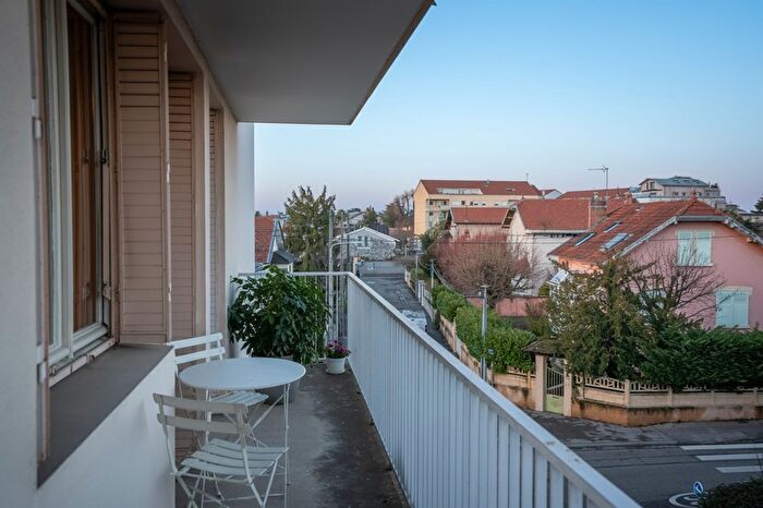 Appartement à vendre - Bron, Le Rafour - 3 pièces - 1 chambre