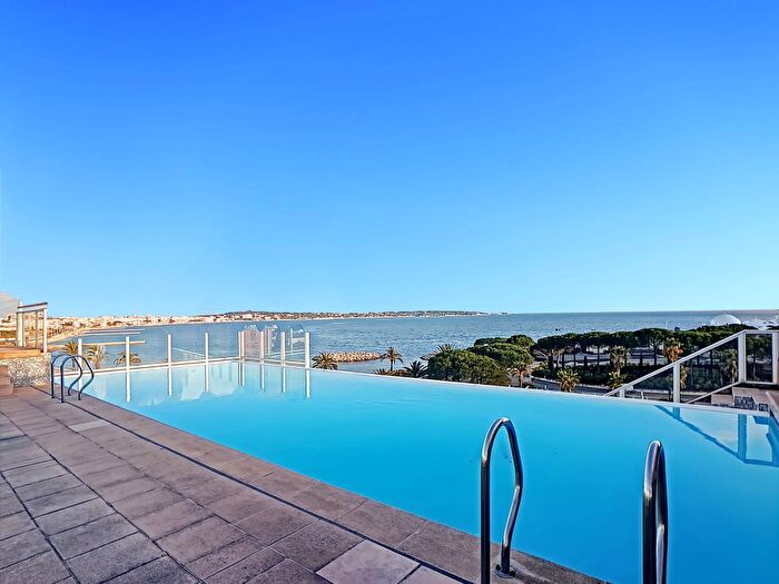 Vallauris, Golfe Juan, Vieux Port : Appartement 2 pièces à vendre