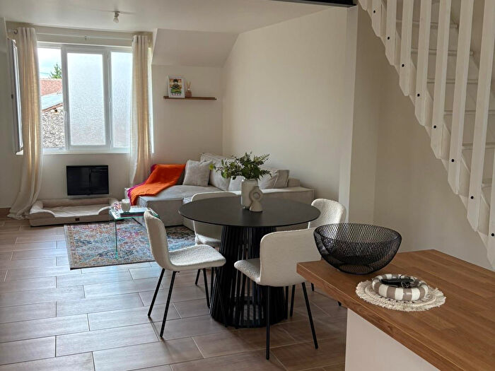 Appartement à louer - Château-Landon - 2 pièces - 1 chambre