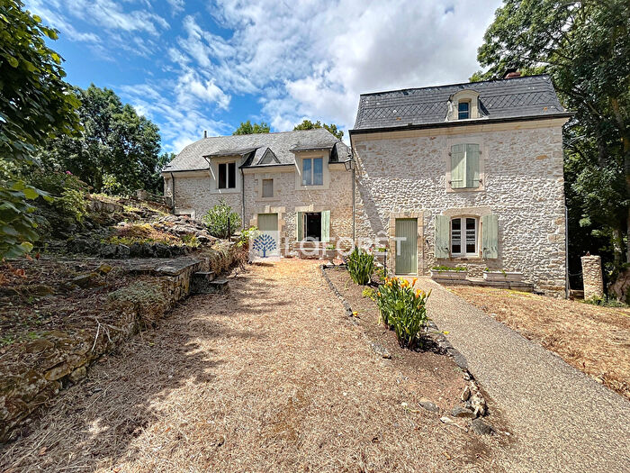 Maison à vendre - Airvault - 9 pièces - 6 chambres