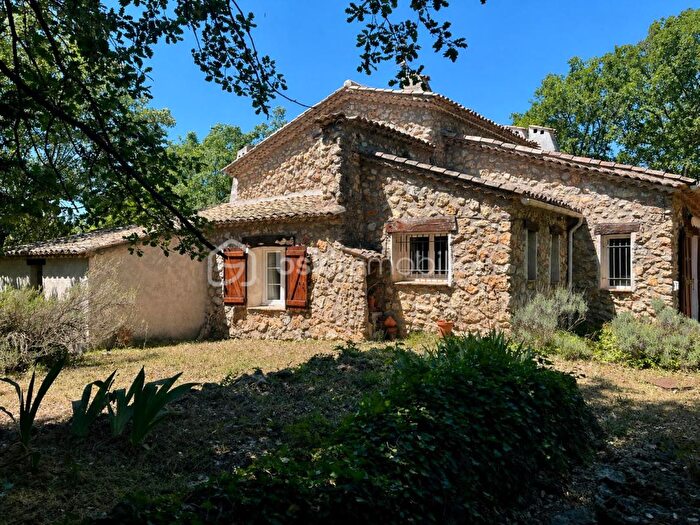 Saint-Paul-en-Forêt : Maison 5 pièces à vendre