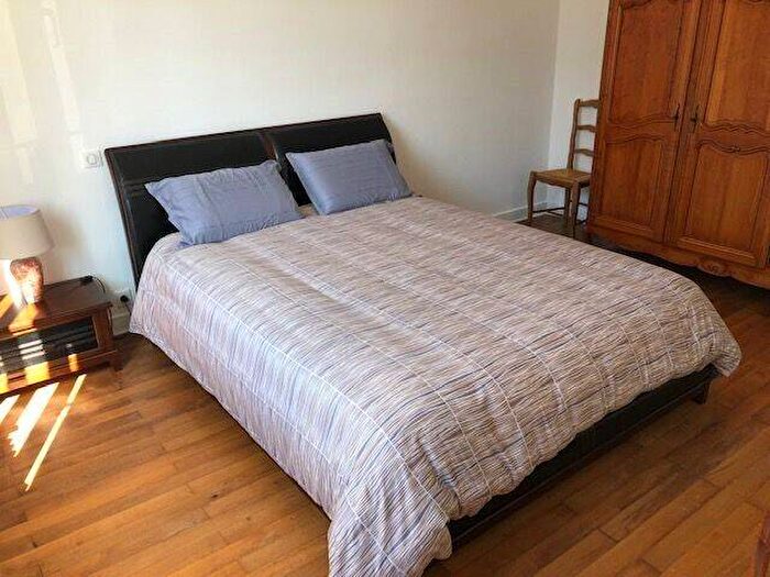 Maison à louer - Le Bourg sous la Roche-Coteau, La Roche-sur-Yon - 7 pièces - 6 chambres