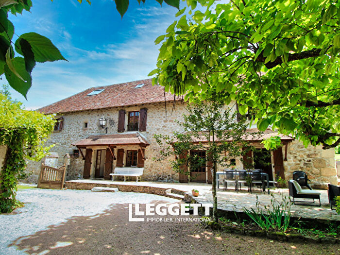 Maison à vendre - Abjat-sur-Bandiat - 10 pièces - 6 chambres