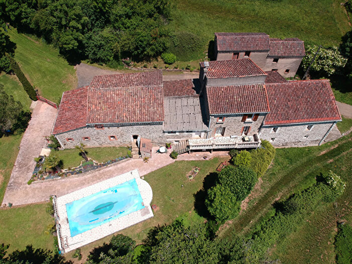 Maison 6 pièces à Saint-Antonin-de-Lacalm, à vendre