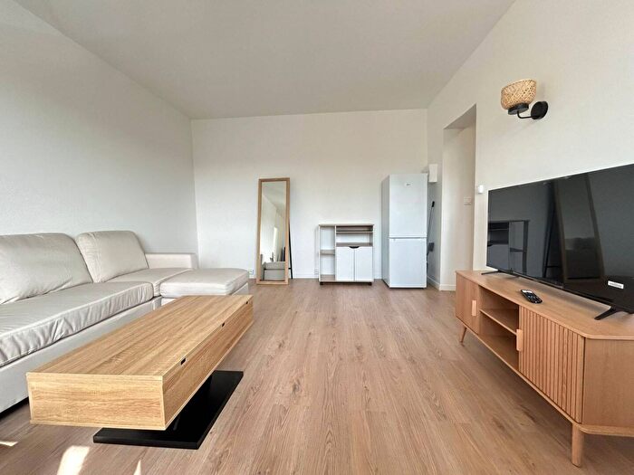 Appartement à louer - Merisiers Plaisances, Mantes-la-Ville - 2 pièces - 1 chambre