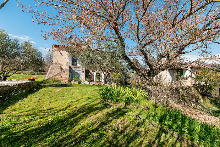 Maison à vendre - Cucuron - 15 pièces - 9 chambres