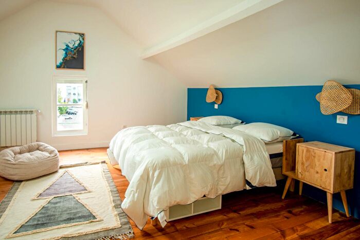 Maison à louer - Argenteuil, Val Notre Dame - 9 pièces - 7 chambres