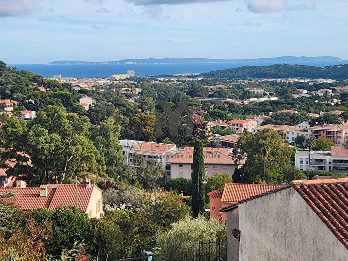 Bormes-les-Mimosas, Centre-ville, Le Pin : Maison 5 pièces à vendre