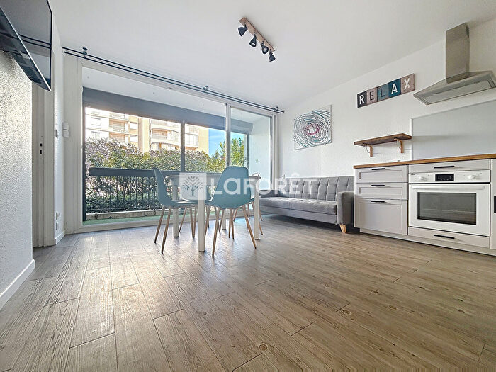 Appartement à louer - Saint-Cyprien, Le Port - 3 pièces - 2 chambres