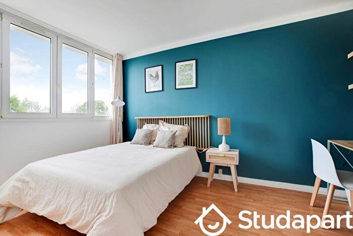 Appartement à louer - Hauts Fossés-Esslières-Sorières, Le Kremlin-Bicêtre - 1 pièce - 4 chambres