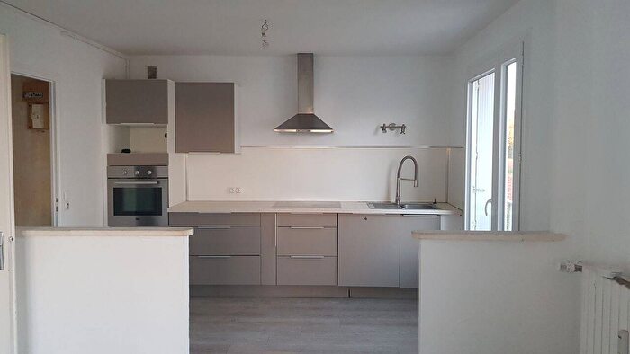 République, Aurillac : Appartement 3 pièces à louer