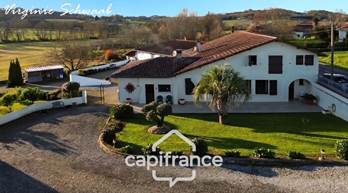 Saint-Cricq-Chalosse : Maison 8 pièces à vendre
