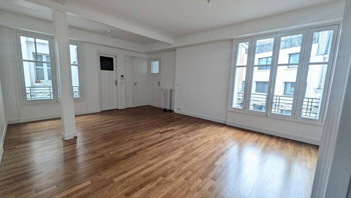 Appartement à louer - Dupleix-Motte Picquet, Paris ème arrondissement - 3 pièces - 2 chambres