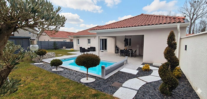 Maison à vendre - La Chapelle-de-la-Tour - 5 pièces - 3 chambres