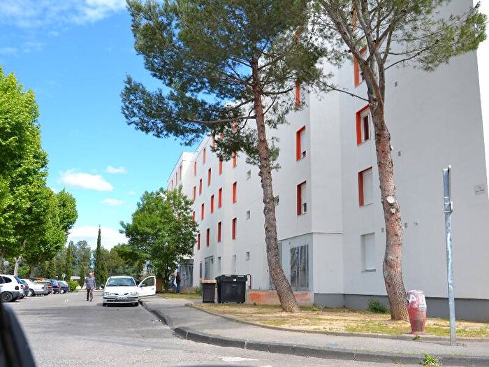 Appartement à louer - Dr Ayme, Cavaillon - 4 pièces - 3 chambres