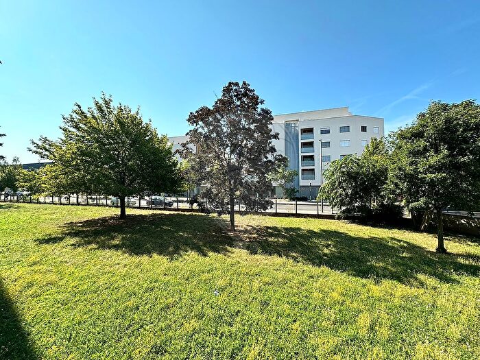 Appartement à vendre - Saint-Priest, Menival - 4 pièces - 3 chambres