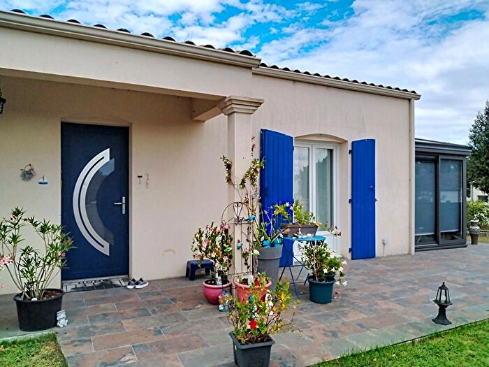 Maison 4 pièces à Saint-Romain-de-Benet, à vendre