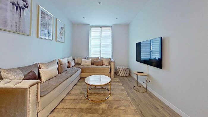 Appartement à louer - Front de Seine, Levallois-Perret - 4 pièces - 3 chambres