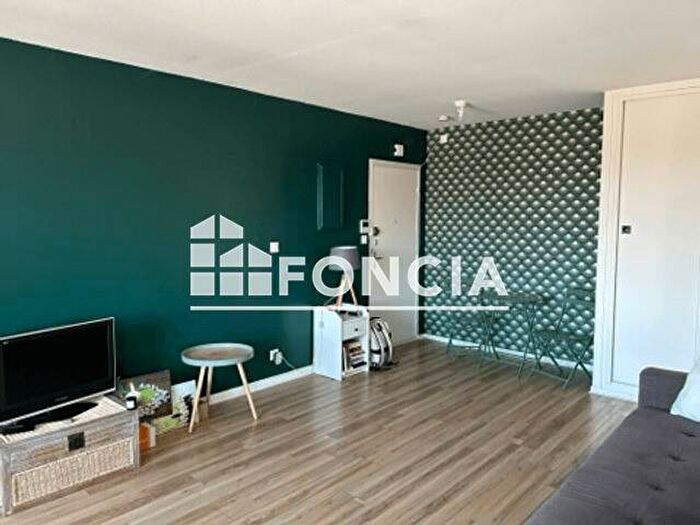 Appartement à louer - Oiselet la Grive, Bourgoin-Jallieu - 2 pièces - 1 chambre