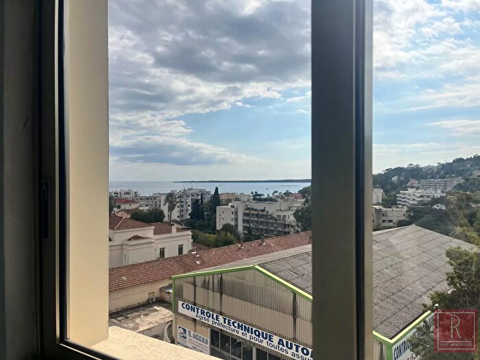 Appartement à vendre - Vallauris, Golfe Juan, Vieux Port - 2 pièces - 1 chambre