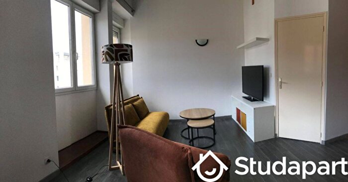 Hyper Centre-Vieille Ville, Saint-Étienne : Appartement 2 pièces à louer