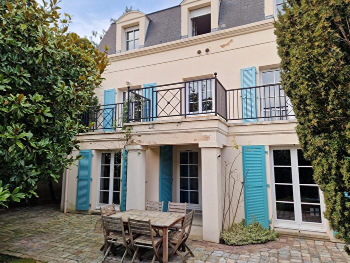 Maison à vendre - Cergy, Bords dOise - 10 pièces - 7 chambres