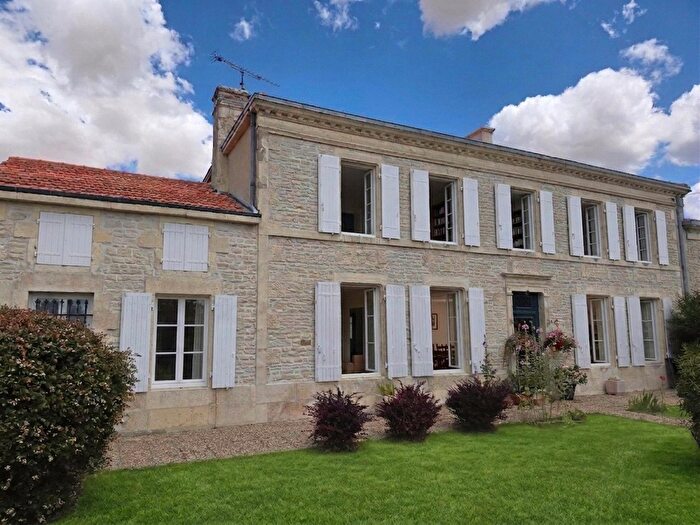 Maison 10 pièces à vendre - Villeneuve-la-Comtesse